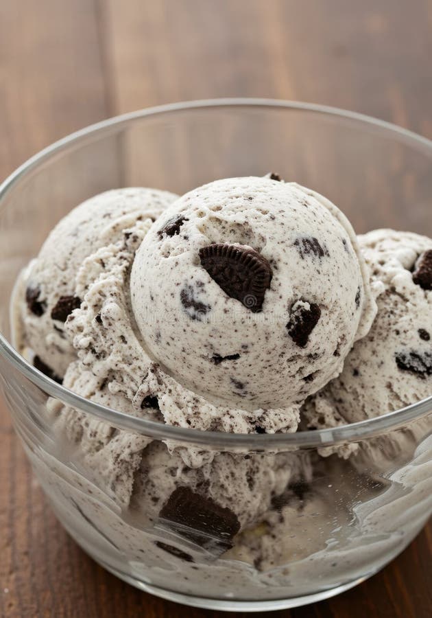 Creamy Cookies and Cream Ice Cream in Glass Bowl Stock Image - Image of ...