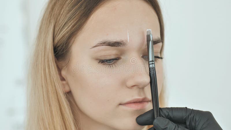 Create Permanent Eyebrow Makeup. Marking the Shape of the Eyebrows ...