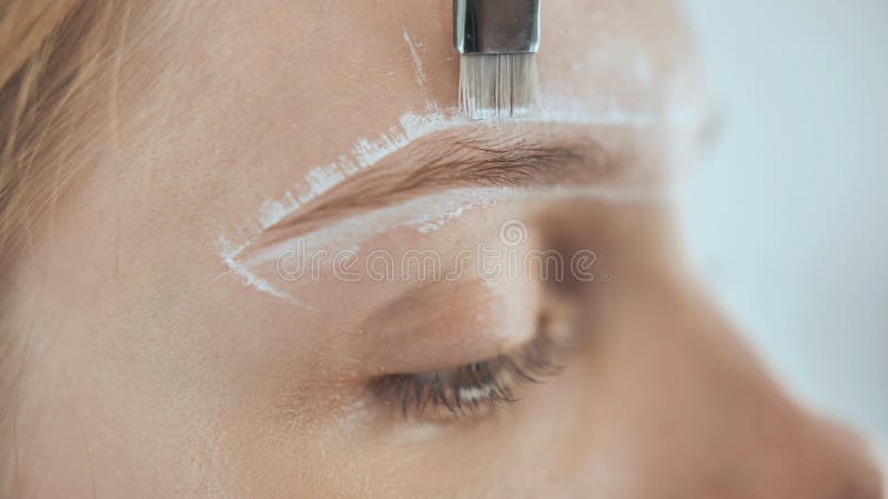 Create Permanent Eyebrow Makeup. Marking the Shape of the Eyebrows ...