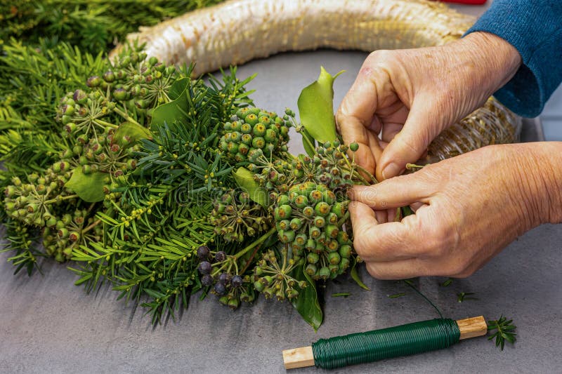 Creating a Seasonal Wreath with Fresh Greenery and Natural Elements at ...