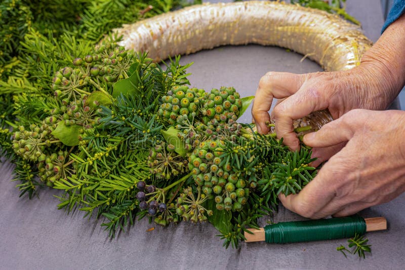 Creating a Seasonal Wreath with Fresh Greenery and Natural Elements at ...