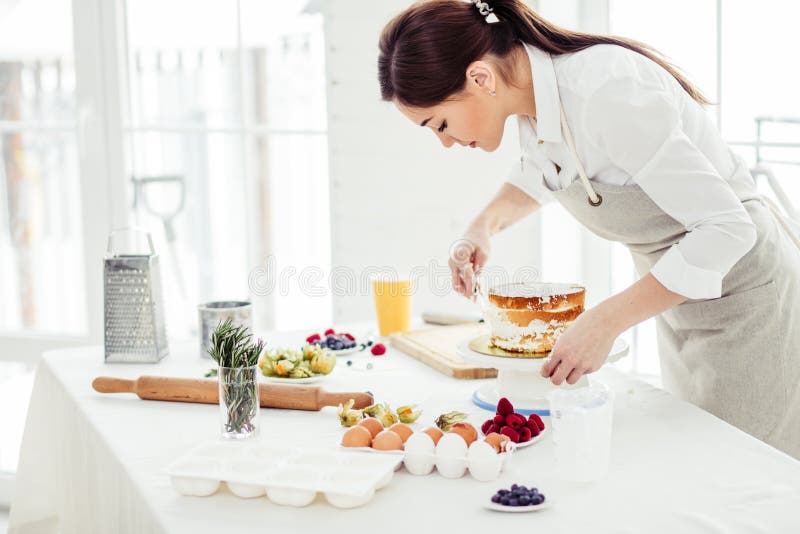 Creative Chef Using a Bench Scraper To Smooth Buttercream Layers Stock ...