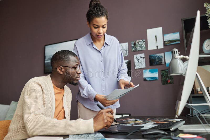 Creative Team Discussing Photos Stock Image - Image of teamwork, office ...
