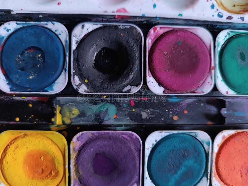 Creatividad De La Caja De Acuarela Manchada De Color Foto de archivo ...