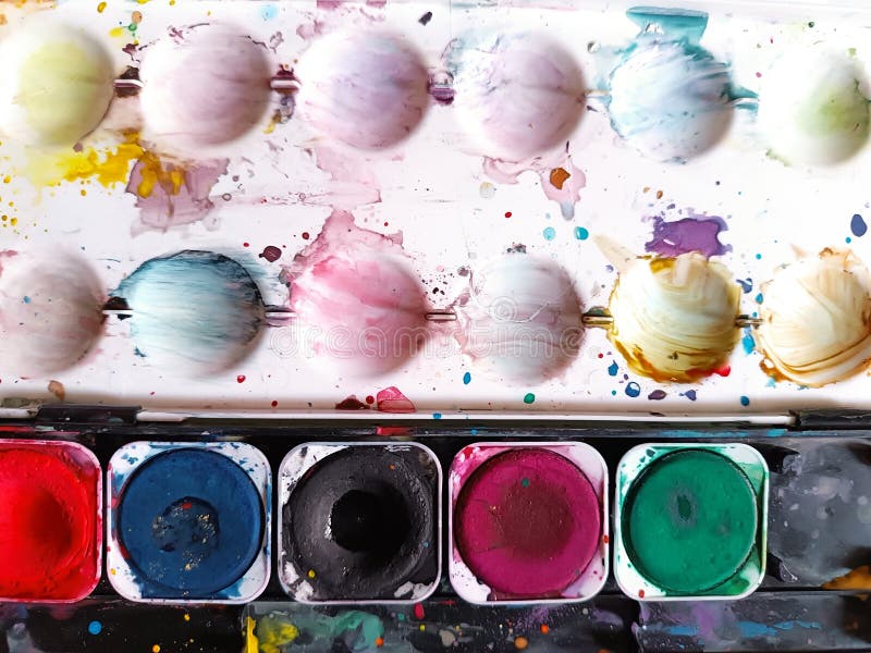 Creatividad De La Caja De Acuarela Manchada De Color Imagen de archivo ...