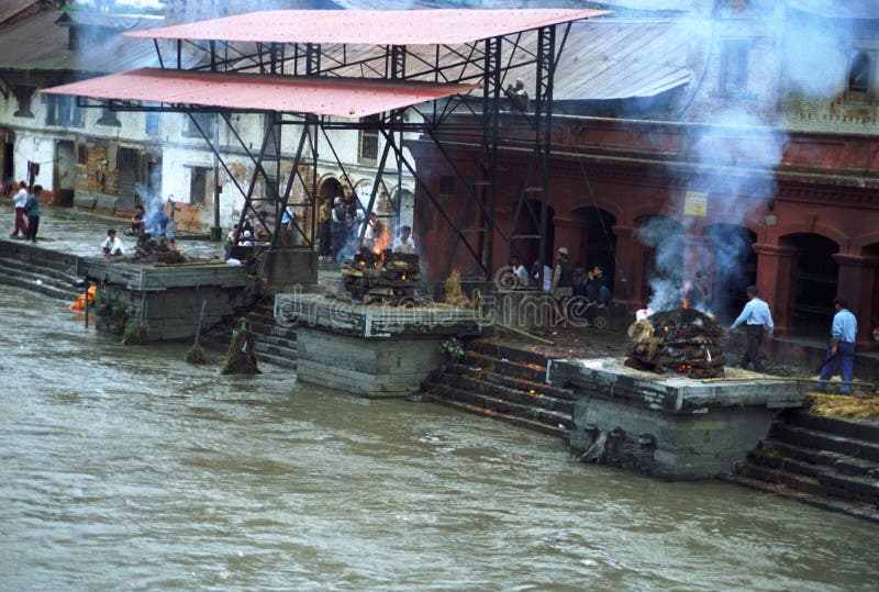 A Cremation in Nepal editorial photography. Image of countriesn - 40268002