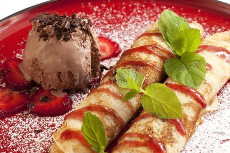 Crepes con helado foto de archivo. Imagen de hojas, postre - 31705234