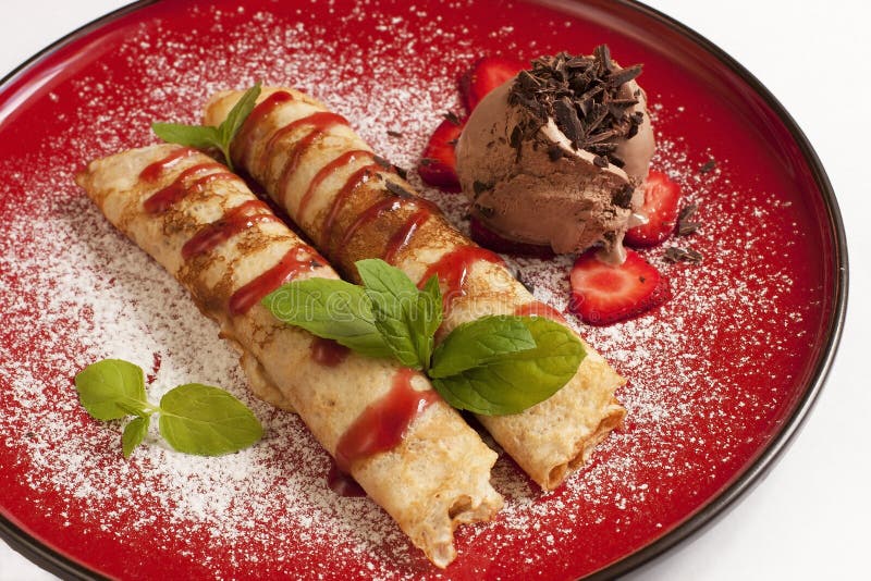 Crepes Deliciosas Con Helado Foto de archivo - Imagen de delicioso ...