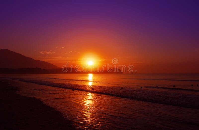 Crepuscolo in mare immagine stock. Immagine di mare, litorale - 16745379