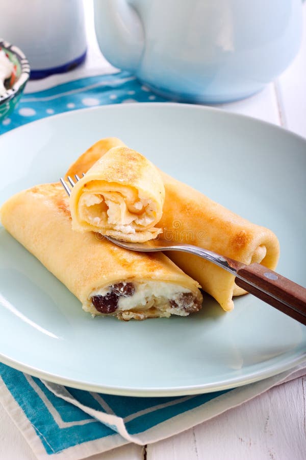 Crespones Llenados Del Queso Cremoso Imagen de archivo - Imagen de ...