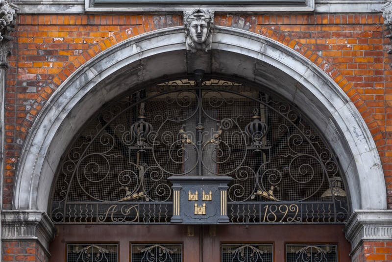Cresta De Dublin En Un Edificio Antiguo. Logo De La Ciudad De La ...