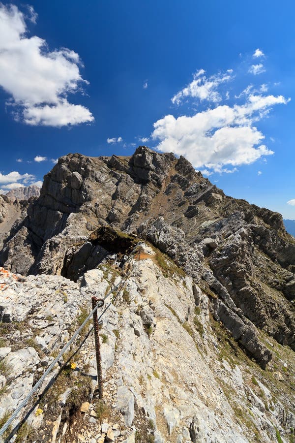 Dolomia - Roccia Di Costabella Immagine Stock - Immagine di roccie ...