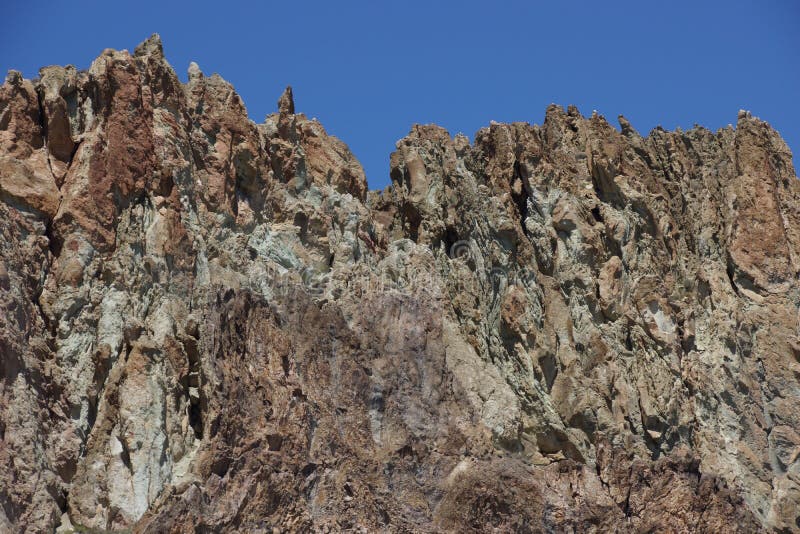 Il Dettaglio, La Deformazione Tettonica Della Riolite Vulcanica Oscilla ...