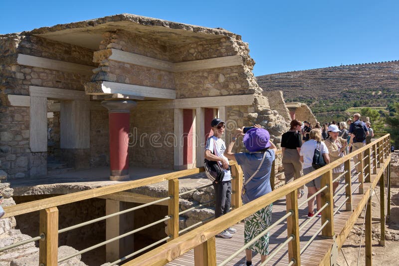 Crete.Greece - April 26, 2025: Stonework Masterpieces in Knossos Ruins ...