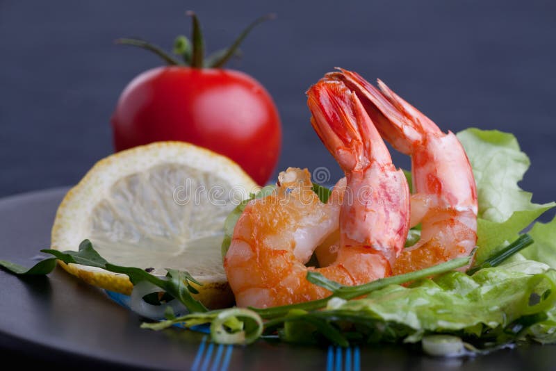 Crevettes roses photo stock. Image du mangez, rouge, crevette - 17605468