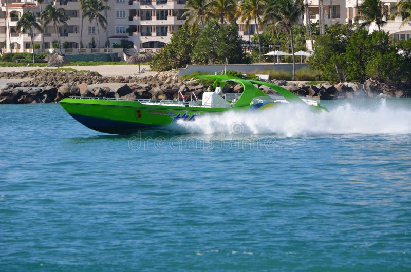High Speed Sightseeing Boat Editorial Image - Image of tourists, boat ...