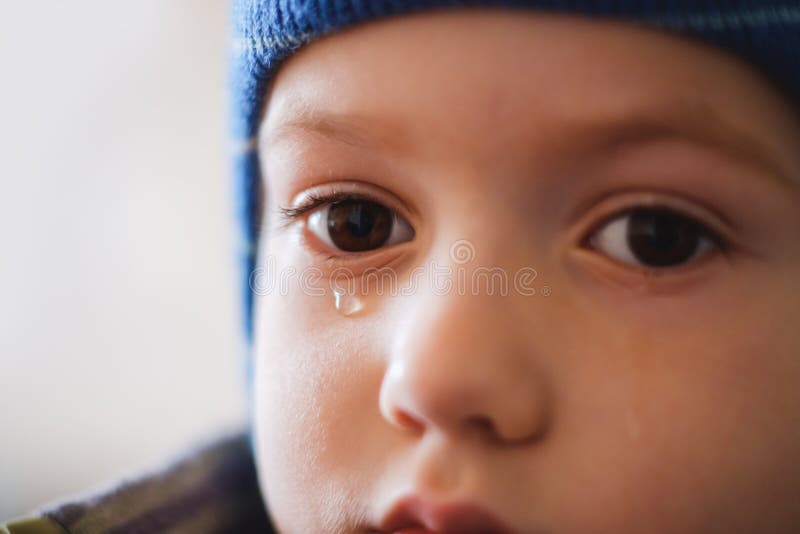 Criança Chorando Expressão Criança. Tristeza Foto de Stock - Imagem de ...