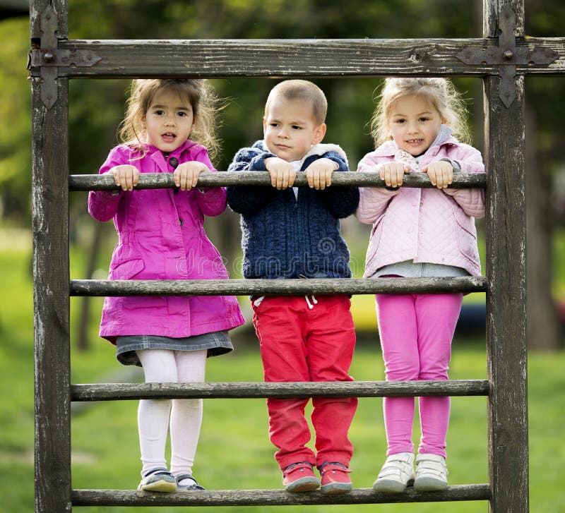 Crianças Felizes Que Jogam Brinquedos De Madeira Junto Imagem De Stock