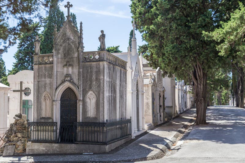 Criptas Y Detalles De Las Tumbas De La Familia Imagen de archivo ...