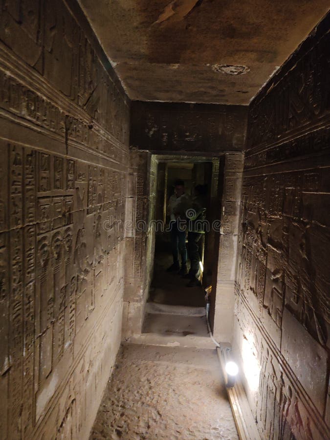 Cripta No Templo De Hathor Em Dendera Imagem de Stock Editorial ...