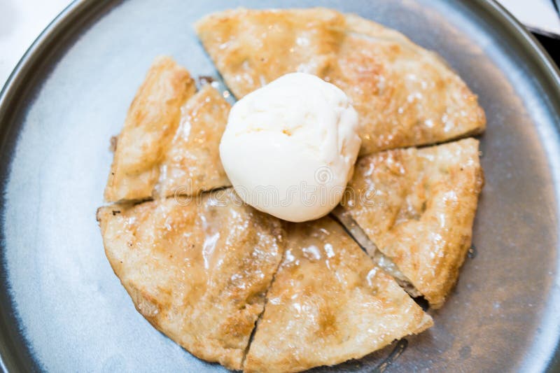 Crispy Fried Roti Served with Vanilla Ice Cream Stock Image - Image of ...