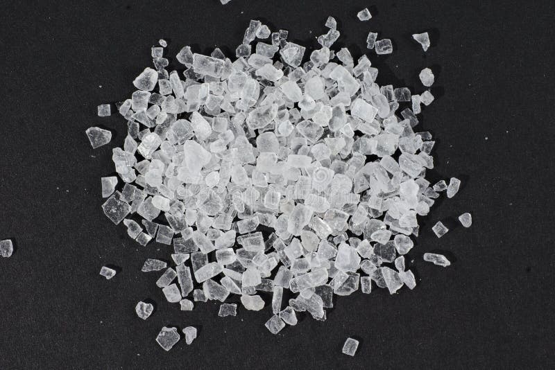 Cristais de sal-gema foto de stock. Imagem de rocha, sabor - 48817982