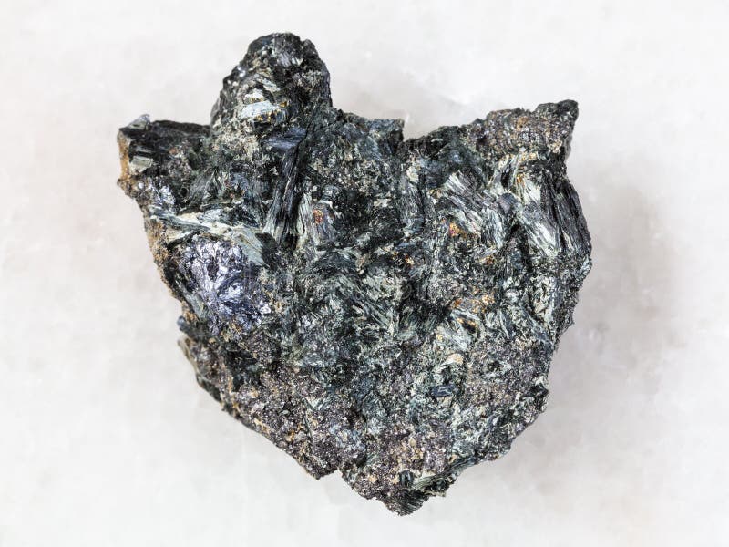 Mineral Crudo De La Molibdenita En Blanco Imagen de archivo - Imagen de ...