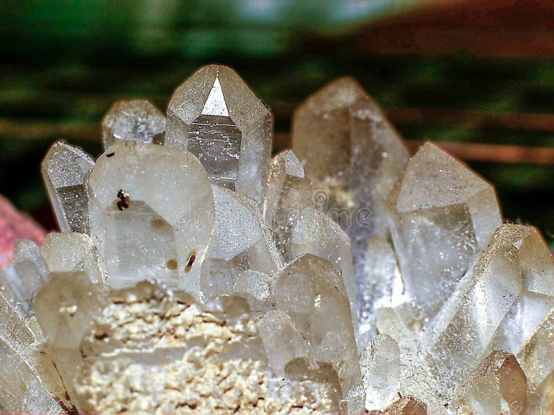 Cristal De Cuarzo De La Montaña Imagen de archivo - Imagen de ...