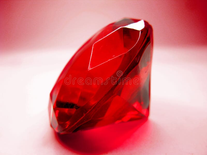 Cristal Rouge Rouge De Gemme Image stock - Image du normal, beauté ...