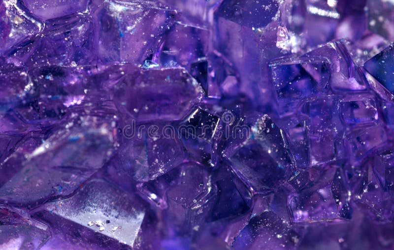Cristalli Viola Della Caramella Di Roccia Immagine Stock - Immagine di ...