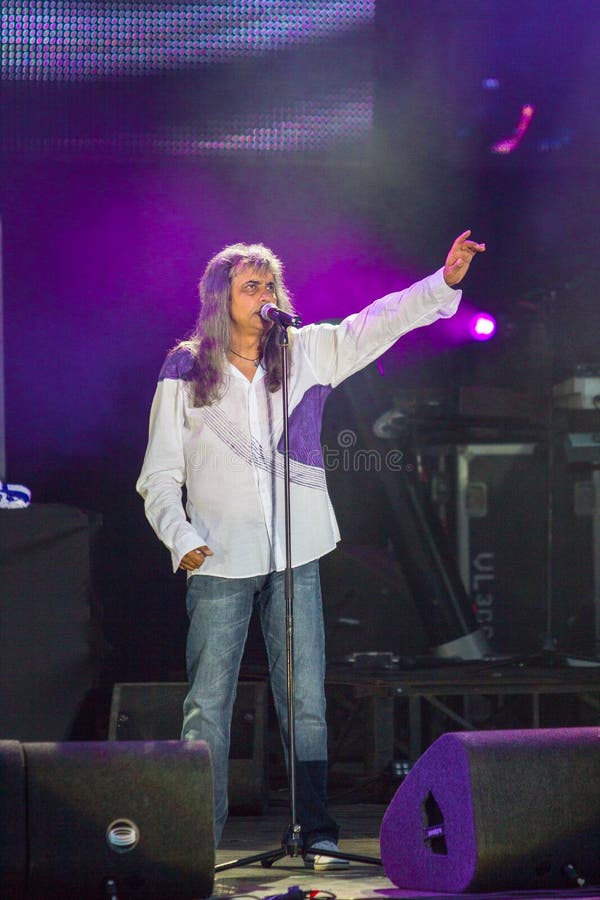 Cristi Minculescu - Iris Lead Singer Editorial Image - Image of concert ...