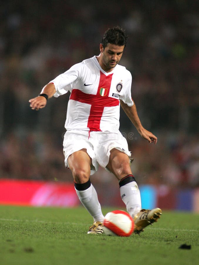 Cristian Chivu image stock éditorial. Image du défenseur - 12884419