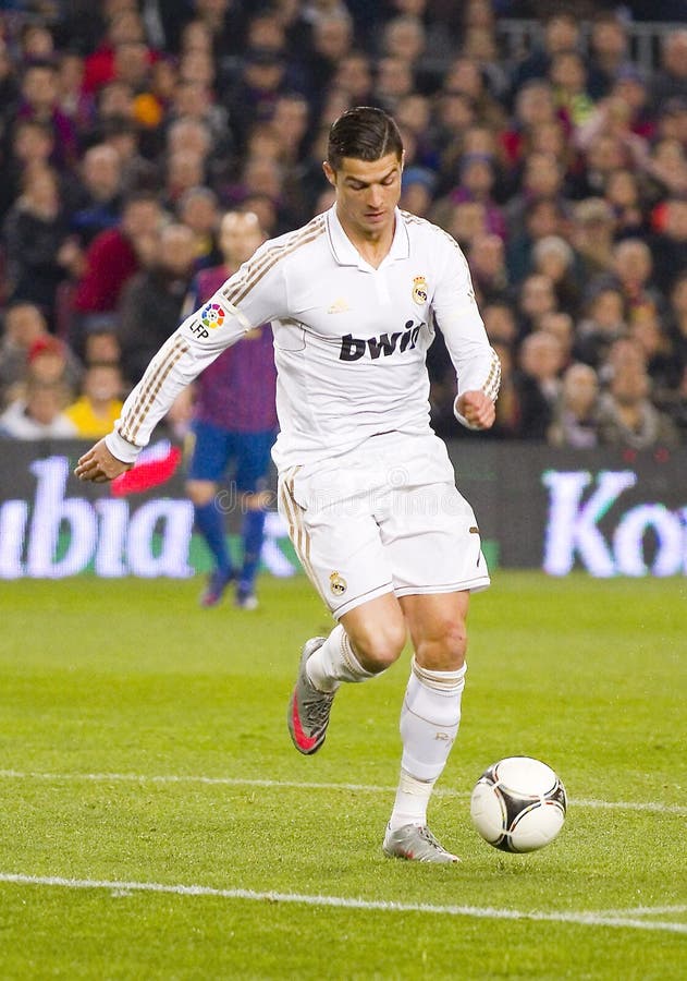 Cristiano Ronaldo Kick the Ball Editorial Image - Image of uefa ...