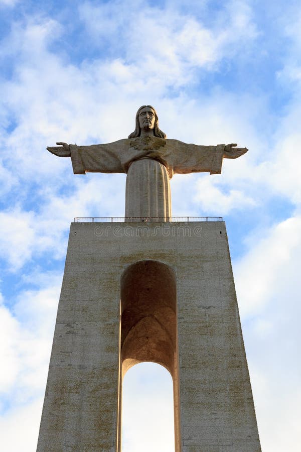 Cristo La Estatua Del Rey, Lisboa Foto de archivo - Imagen de ...