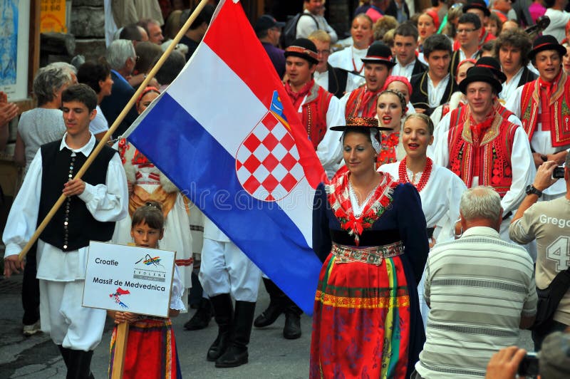 Croatian Dance Group editorial stock image. Image of hauderes - 20761604