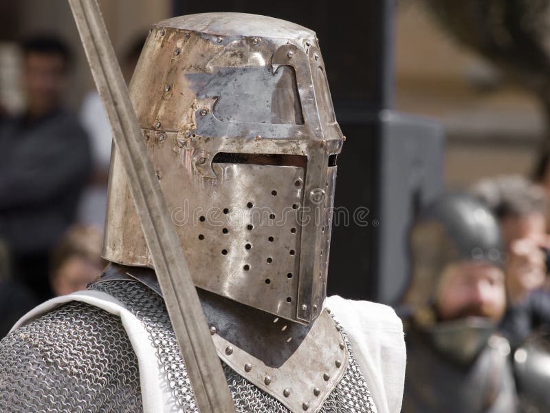 Crociato con l'armatura fotografia stock. Immagine di chivalry - 3179210