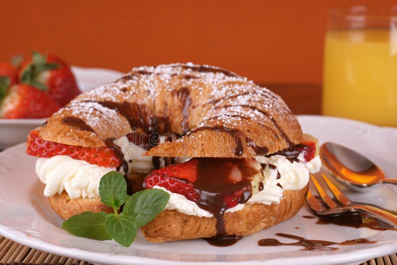 Croissant Com Gelato Italiano Foto de Stock - Imagem de croissant, três ...