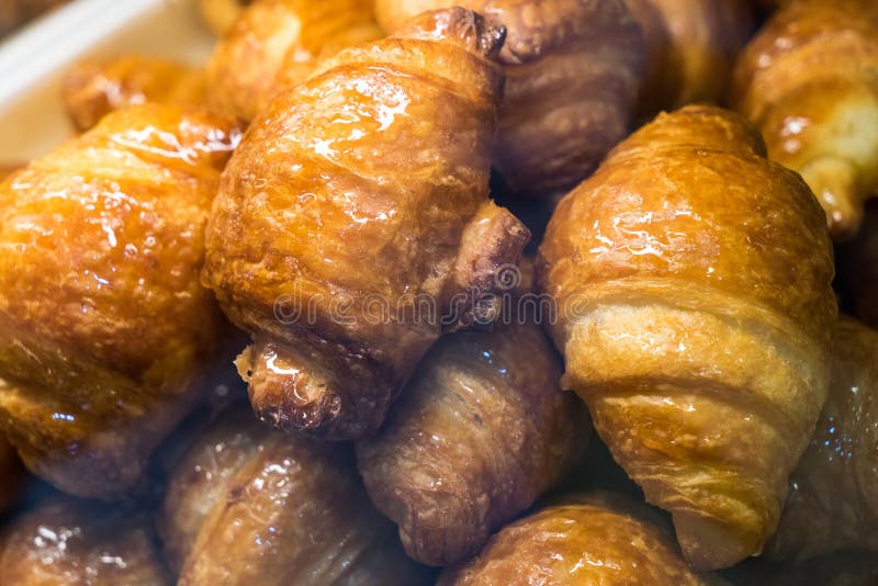 Croissant Doce Cozido Com Mel Imagem de Stock - Imagem de padaria, doce ...