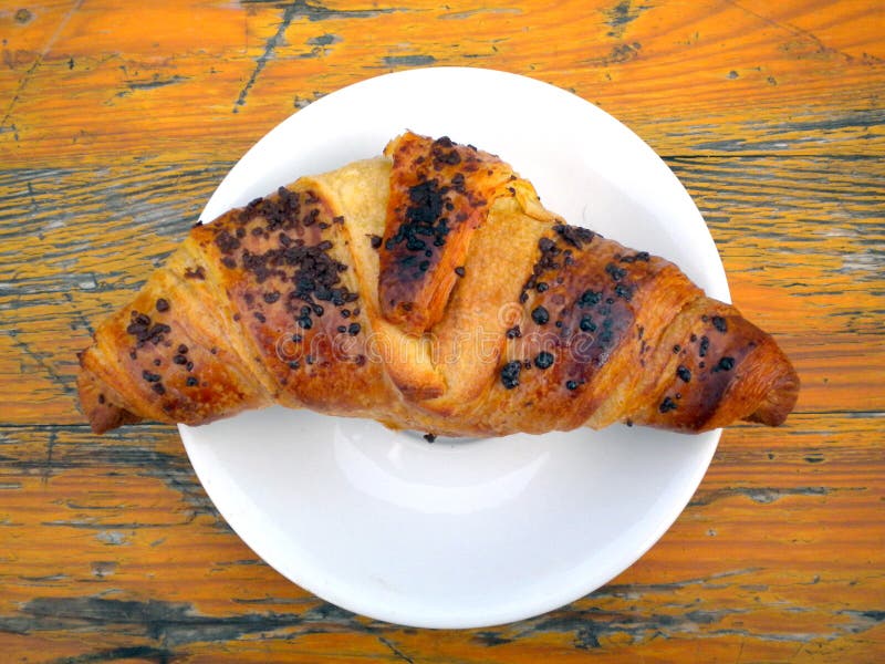 Croissant italiano imagem de stock. Imagem de passas - 19362189