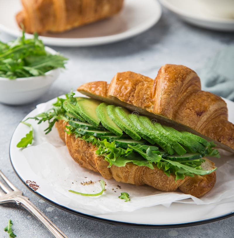 Croissant Sandwich with Avocado, Arugula and Fried Egg for Breakfast ...