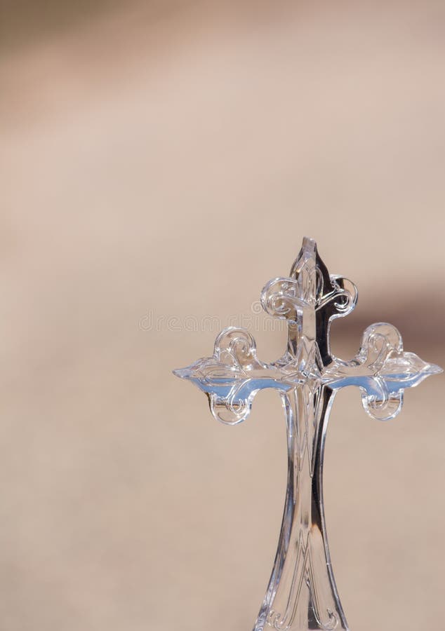 Croix fleurie. photo stock. Image du religion, studio - 3533578