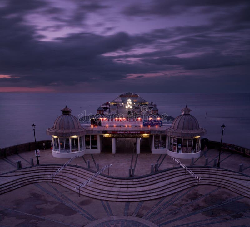 Cromer Pier editorial image. Image of beach, pier, decking - 172087110
