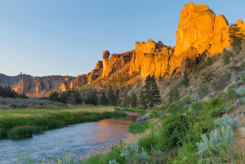 Crooked River and Monkey Face at Smith Rock in Central Oregon Stock ...