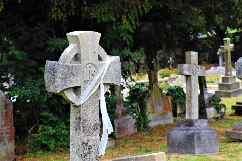 Cross in cemetery editorial stock photo. Image of architecture - 97193148