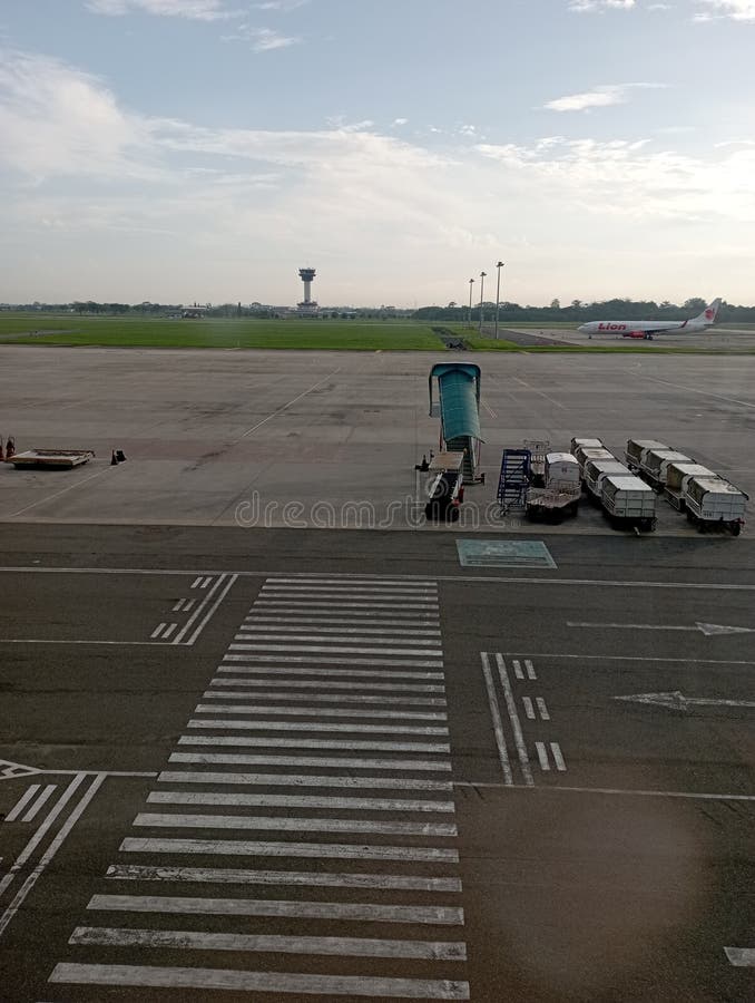 Crossing line at Airports editorial photo. Image of room - 243248041