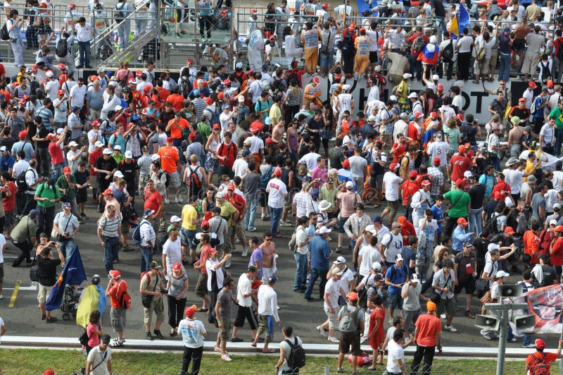 Crowd Watches the Kentucky Derby Race Editorial Stock Photo - Image of ...
