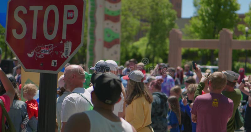 Crowd of Fans Cheering for Runners at the Ogden Marathon in Utah Stock ...