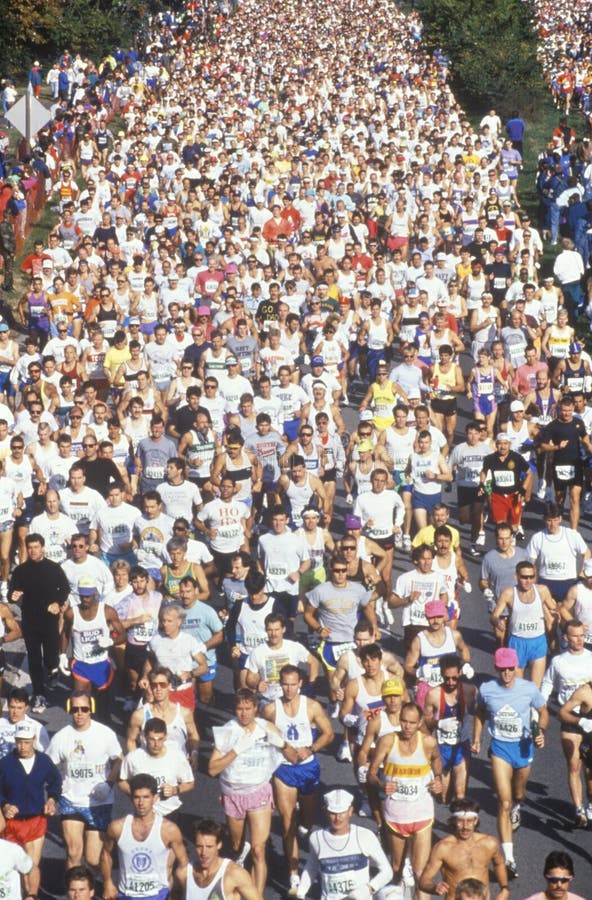 Crowd of Marathon runners editorial stock image. Image of states - 26902119