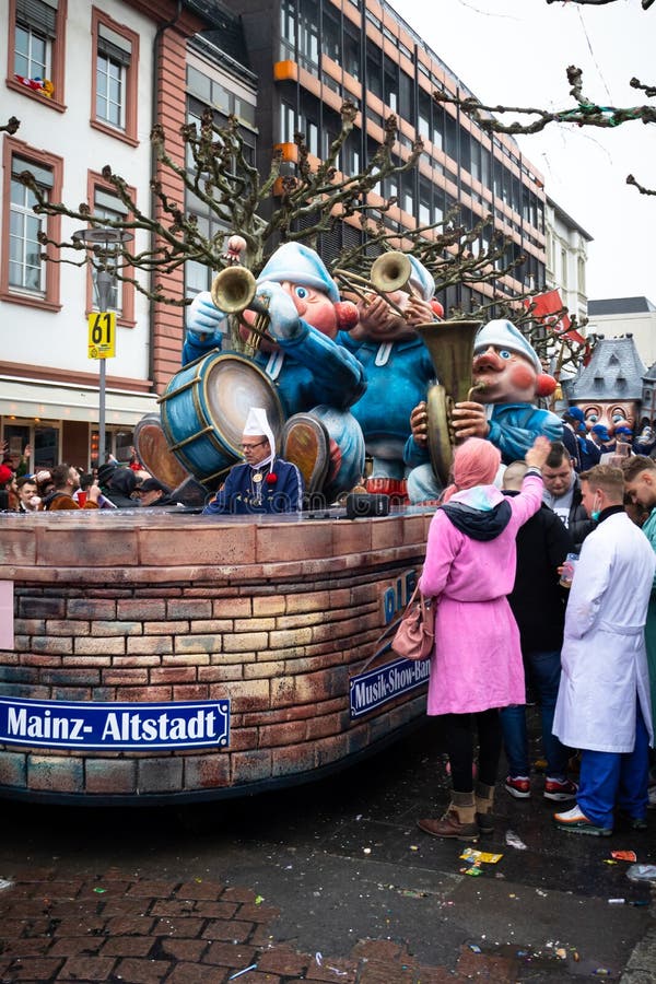 Crowd Standing in the Stree during a Parade Editorial Photo - Image of ...