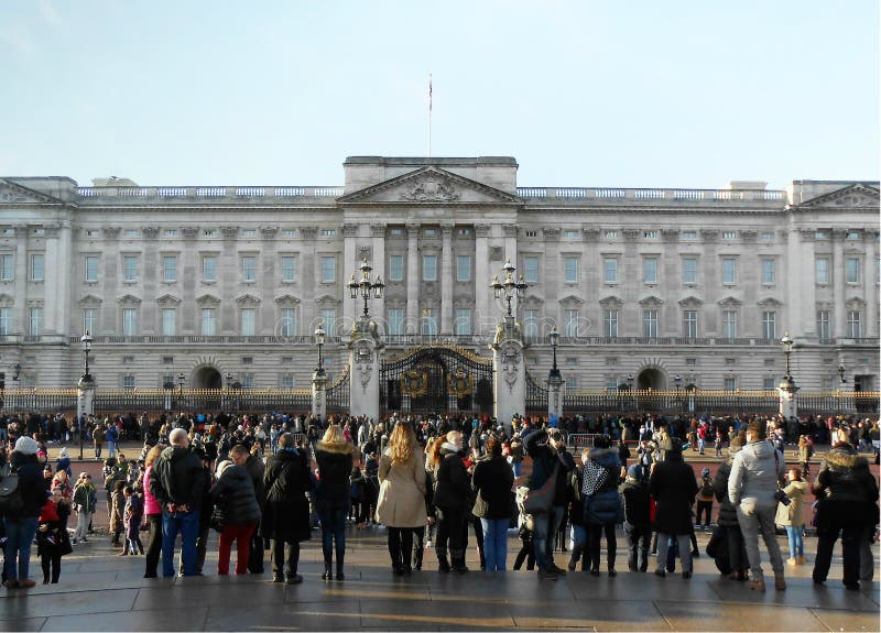 Crowd of tourists editorial photography. Image of tourists - 86581117